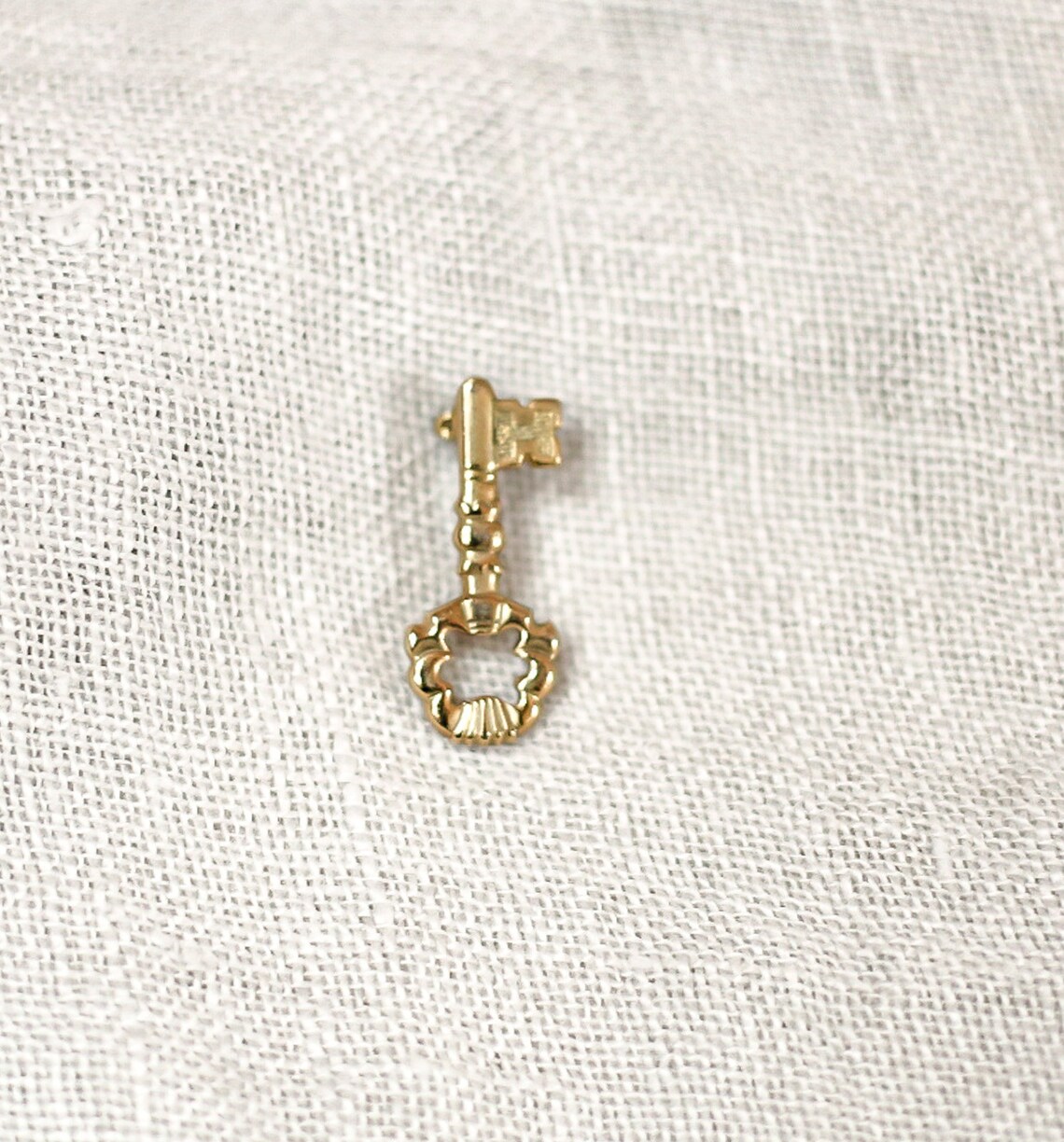 Vintage Gold Key Brooch Lapel Pin - Etsy