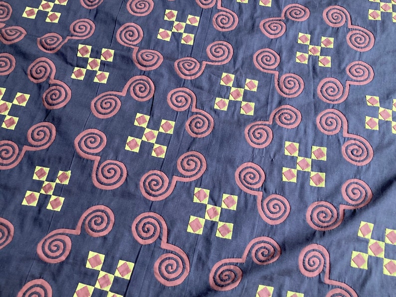 Vintage 1980s Hmong applique and reverse applique bed spread | Etsy