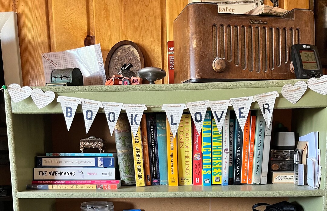 Bookshelf Banner - Etsy