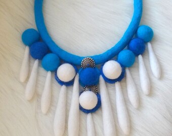 Wool necklace | Etsy