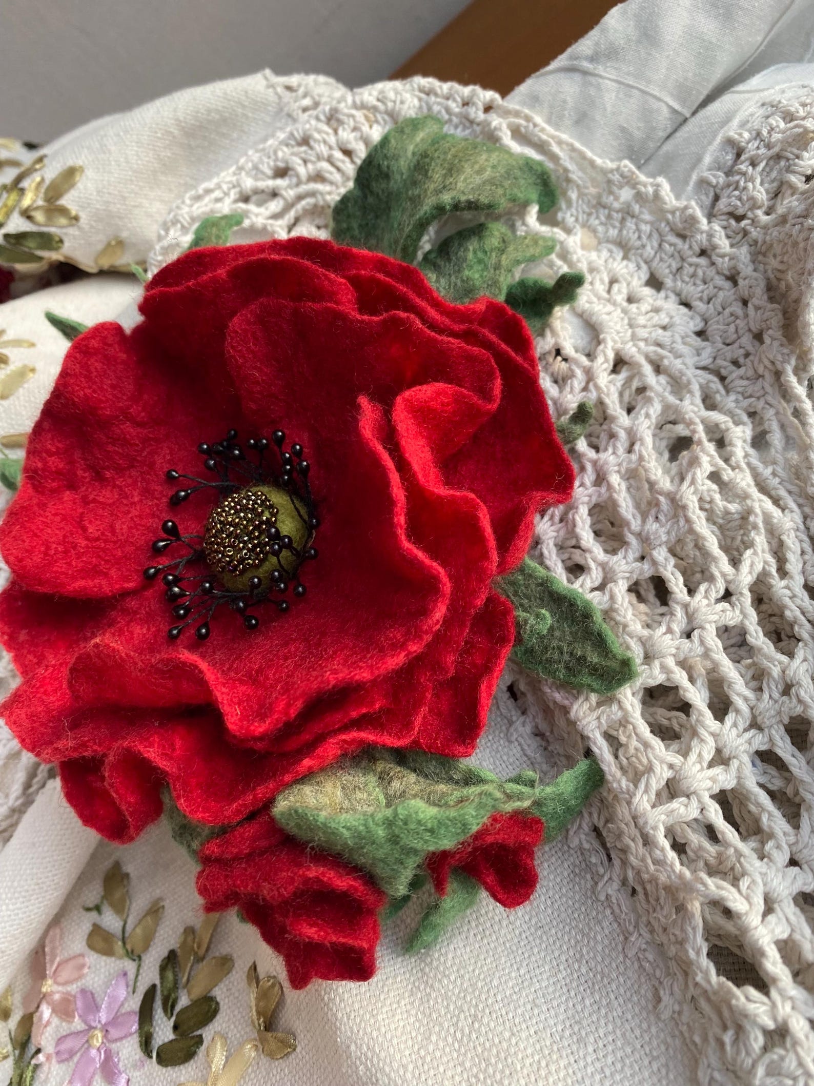 Large Felted Poppy Brooch: Handmade Wool Flower Jewelry - Etsy