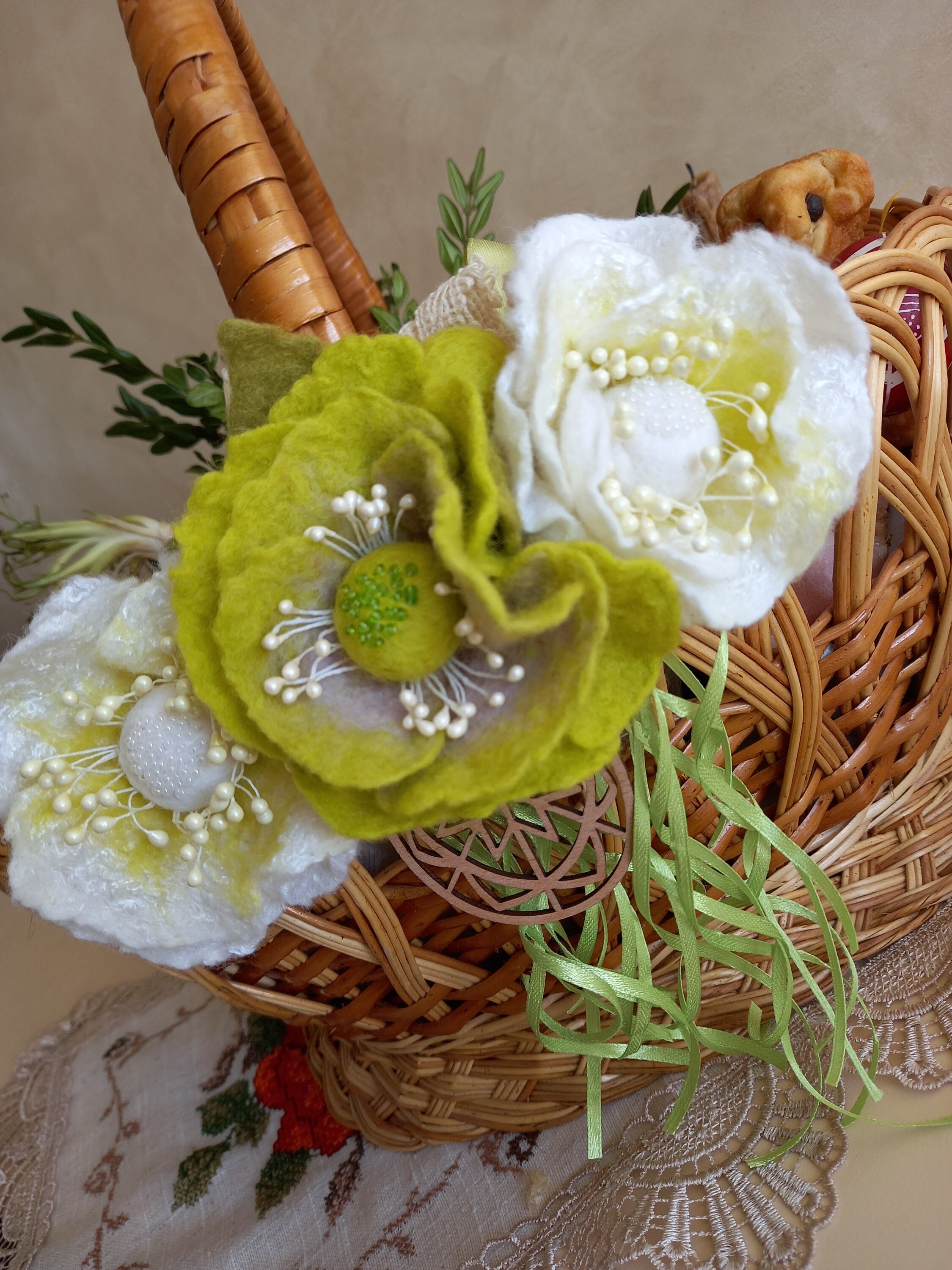 Felted Flower Brooch Set: Custom Wool Brooches, Handmade Jewelry - Etsy