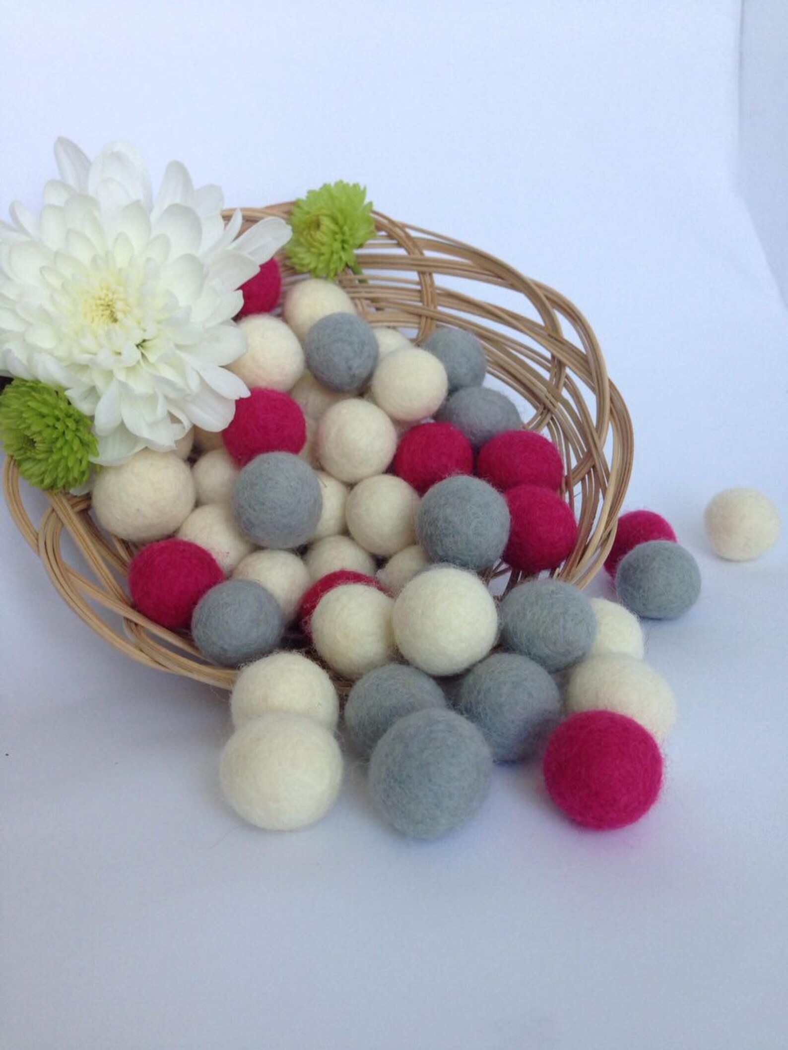 40 Wet felted balls Felt balls Mixed colors Grey pink milky | Etsy