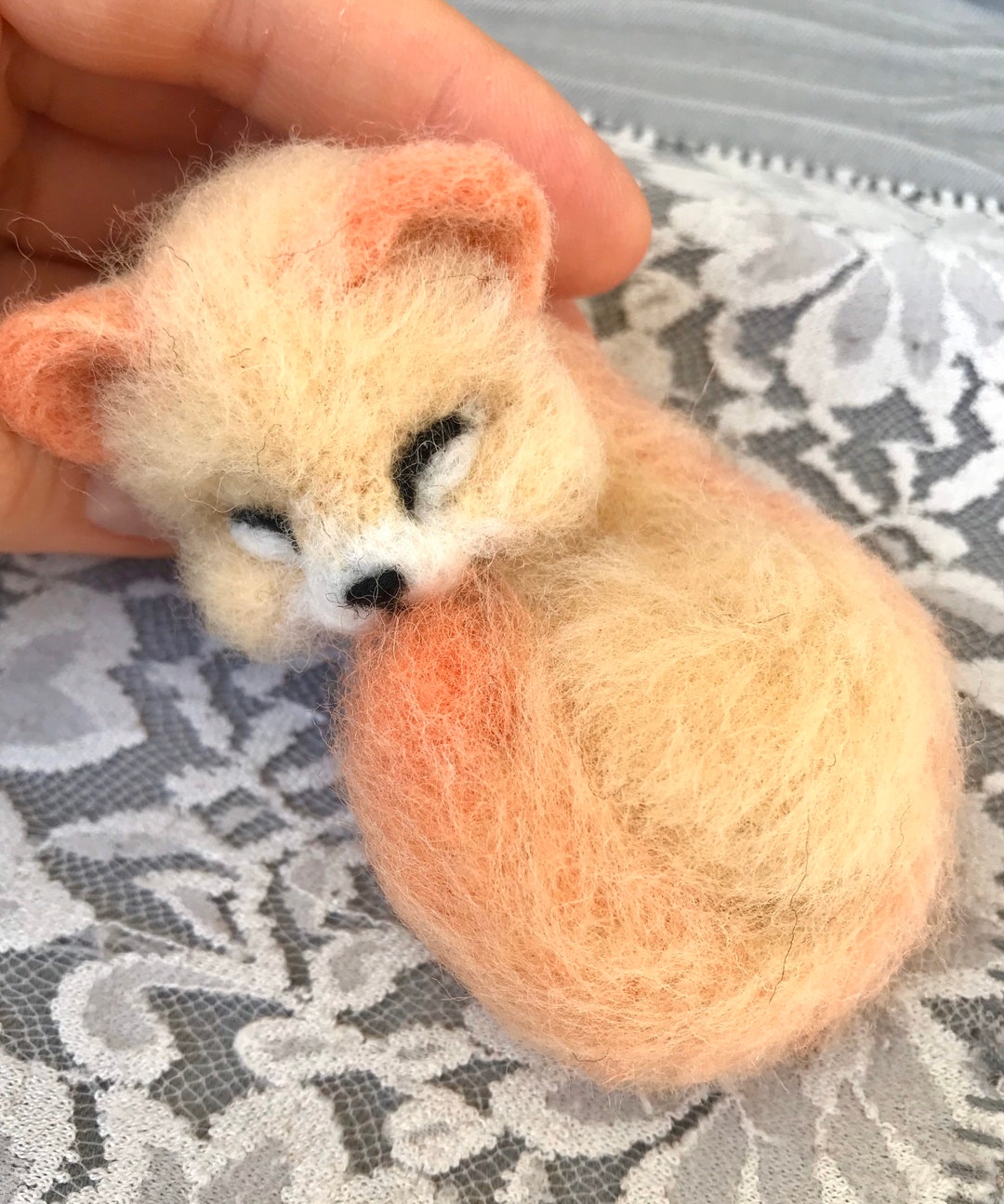 Gefilzte Brosche Katze Anstecker Nadel gefilzt Tier Anstecknadel Filz ...