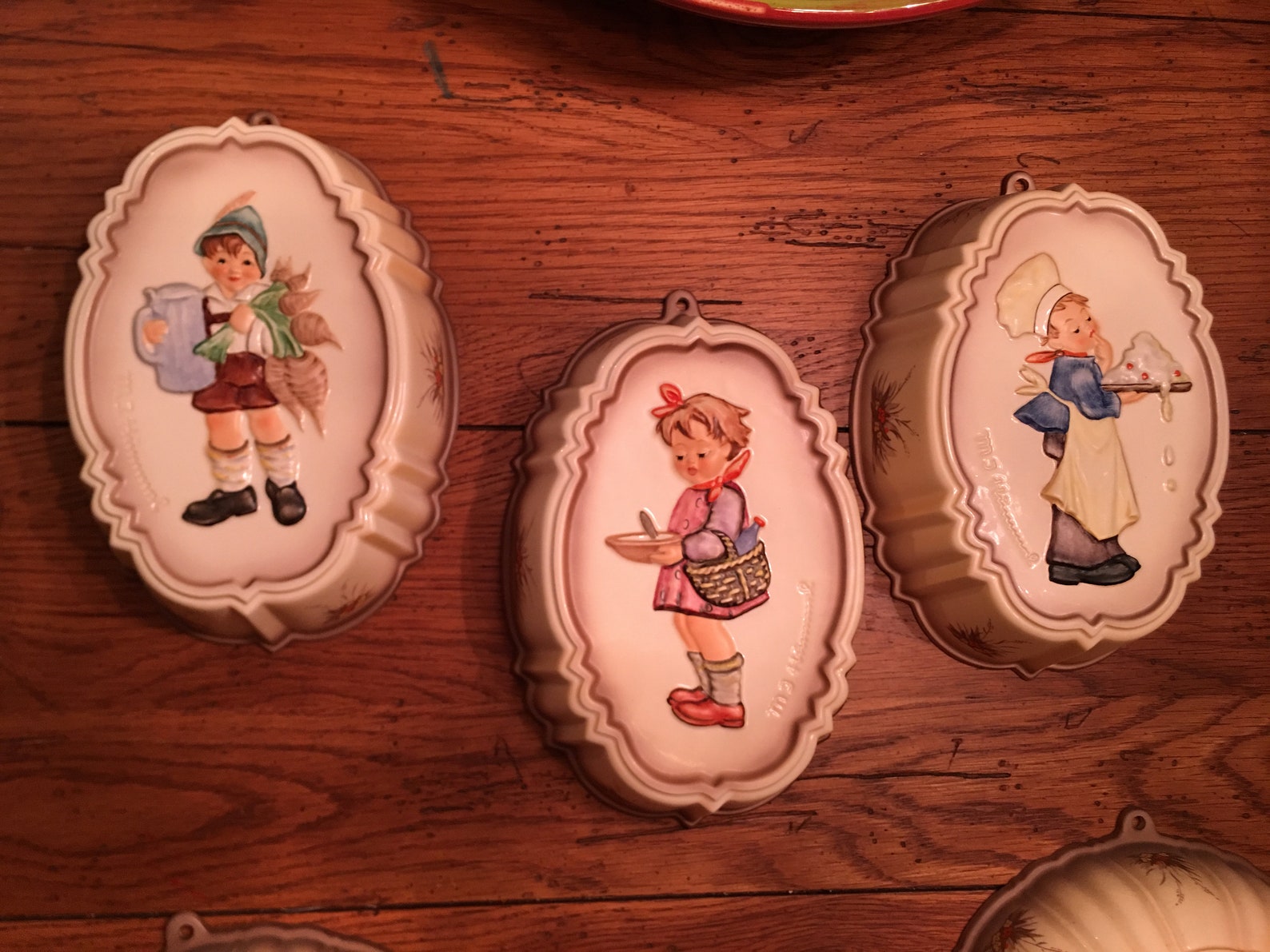 MJ Hummel 1989 Goebel Cake Baking Mold Round D-90 Wall Hanging Rare Vtg ...