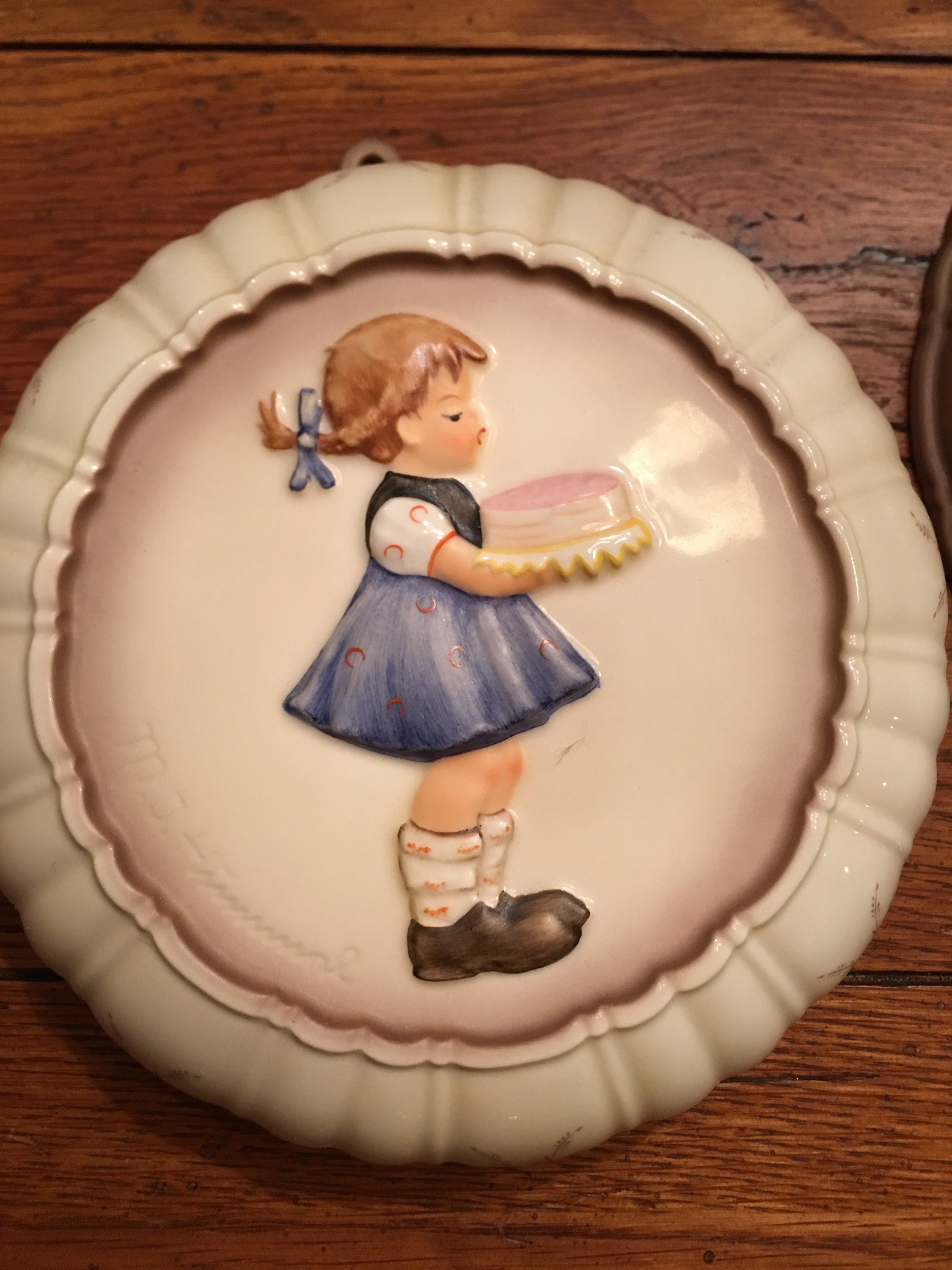 MJ Hummel 1989 Goebel Cake Baking Mold Round D-90 Wall Hanging Rare Vtg ...