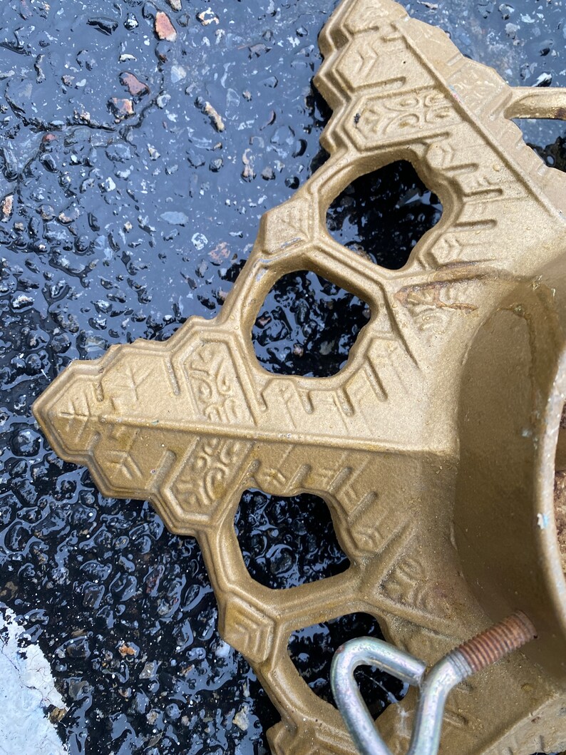 Vintage 1992 JOHN WRIGHT Cast Iron Snowflake Christmas Gold Tree Stand ...