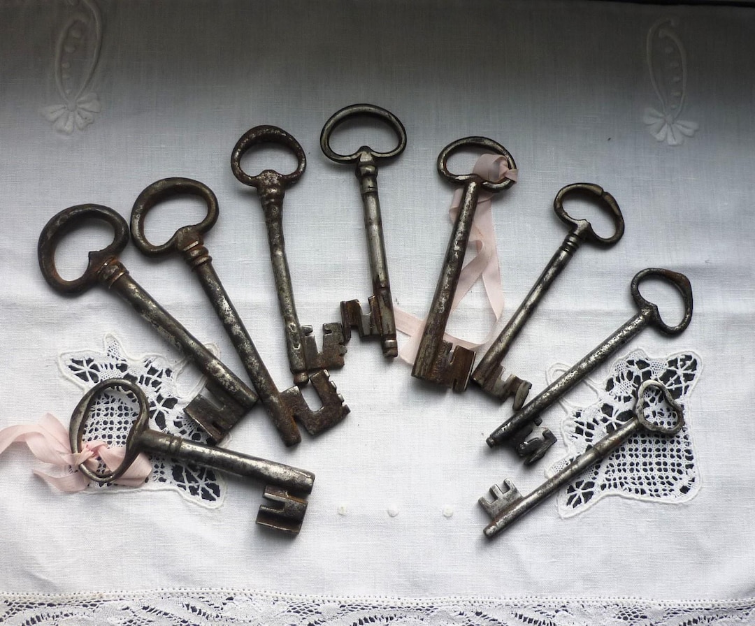 9 ANTIQUE Large French Castle KEYS Caston Iron XVIII - Etsy