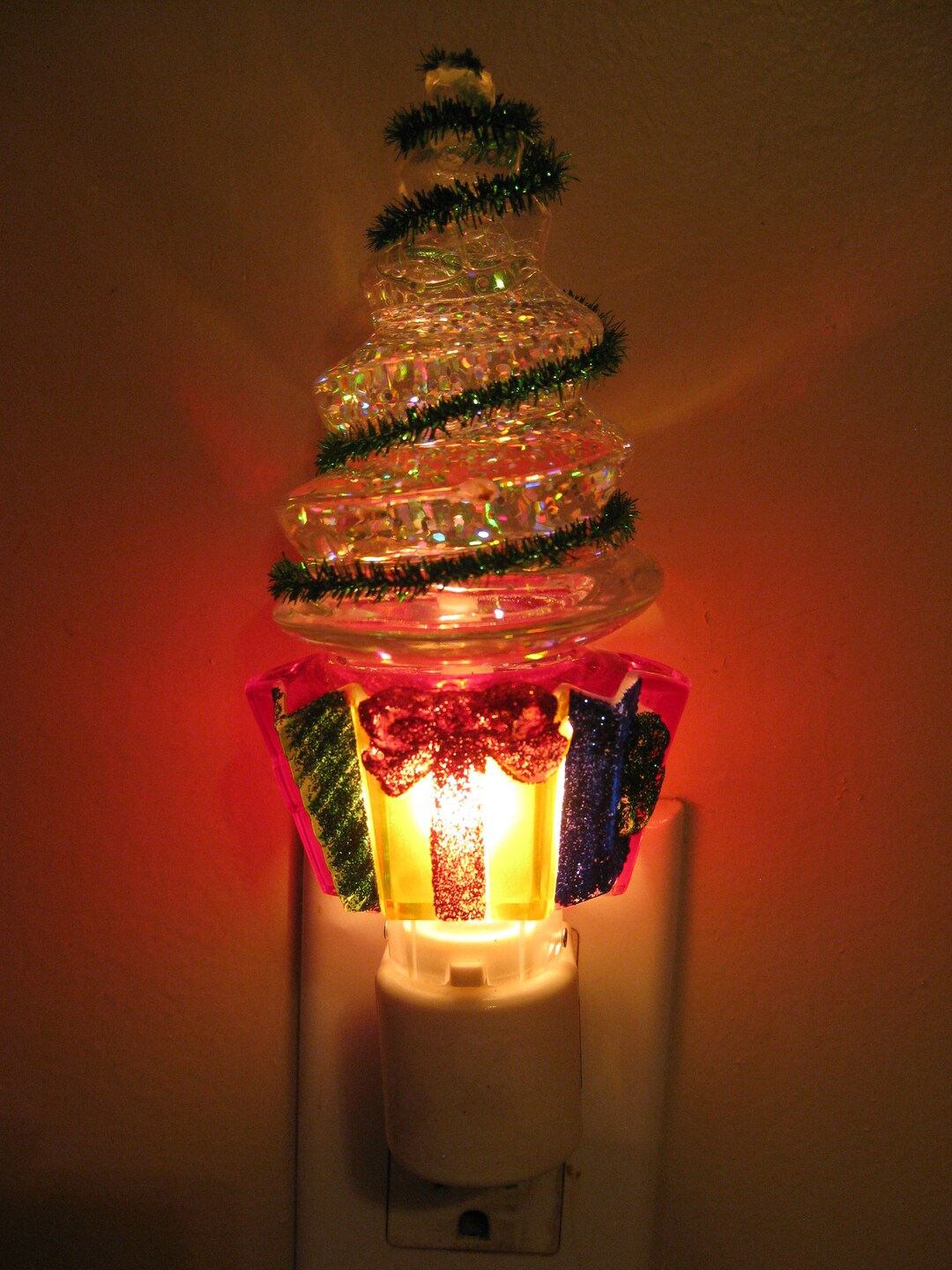 HUGE NIGH LIGHT Christmas Tree Lucite Liquid Inside Floating Sparkles ...
