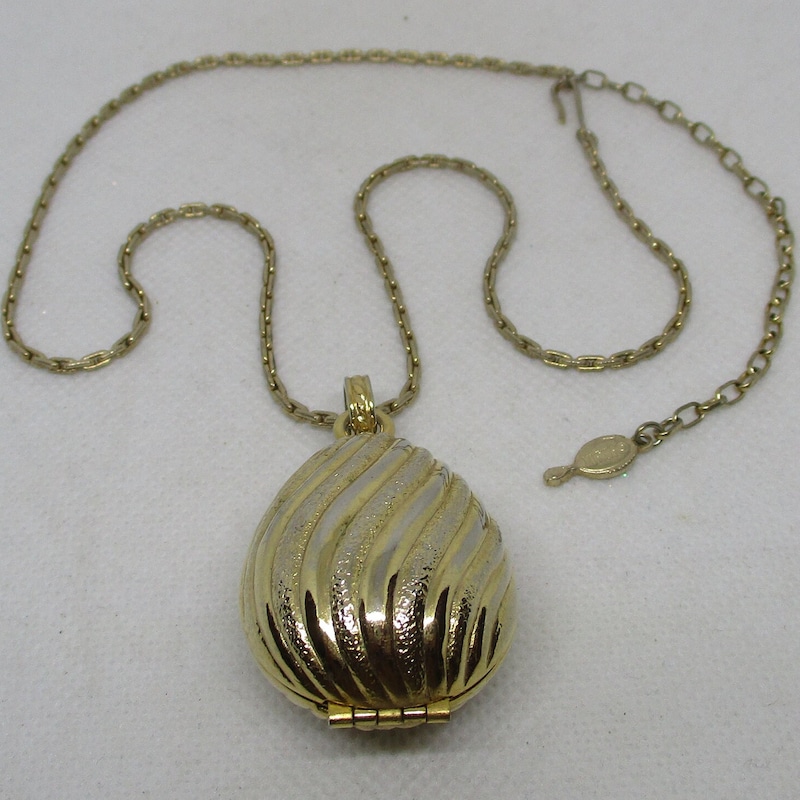 Avon Golden Necklace - Etsy
