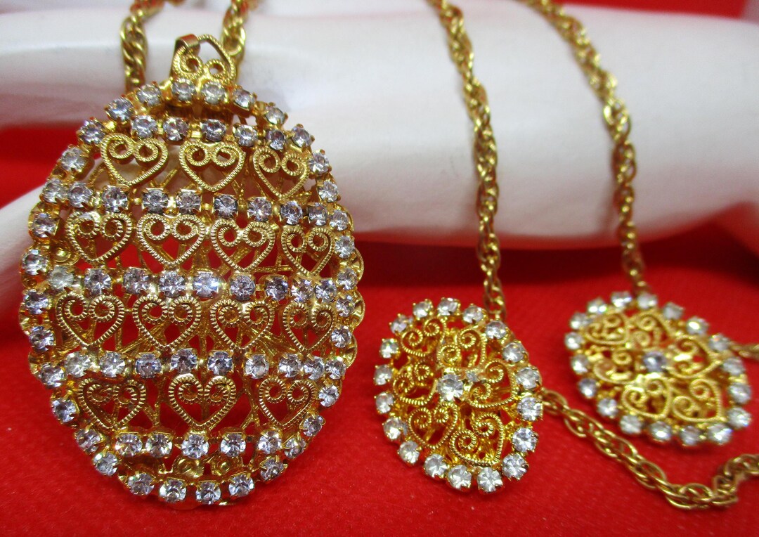 FILIGREE Gold Tone Open Work HEARTS RHINESTONE Puffed Pendant Rope ...