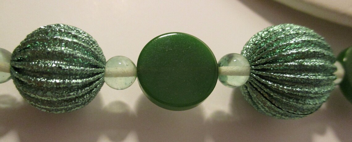 BAKELITE NECKLACE Green Bakelite Flat Disc Beads, Green Sparkle Ribbed ...