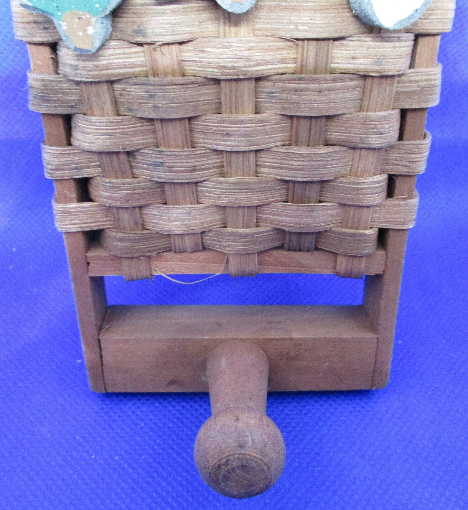 WICKER BASKET CHRISTMAS Decoration Wincker Wall Decorated Basket Tree ...