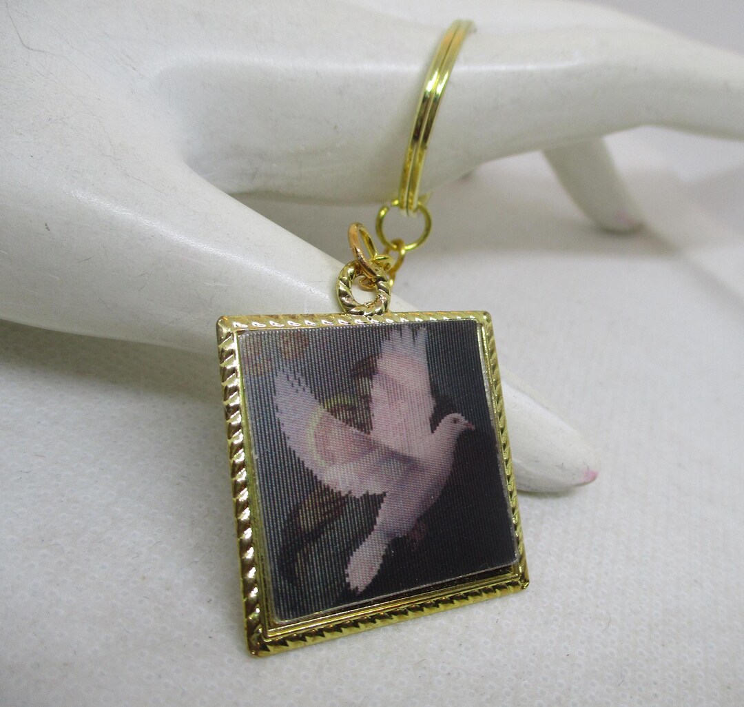 Gold Tone Animated Flicker Holy Spirit Keyring Holy Spirit Keychain ...