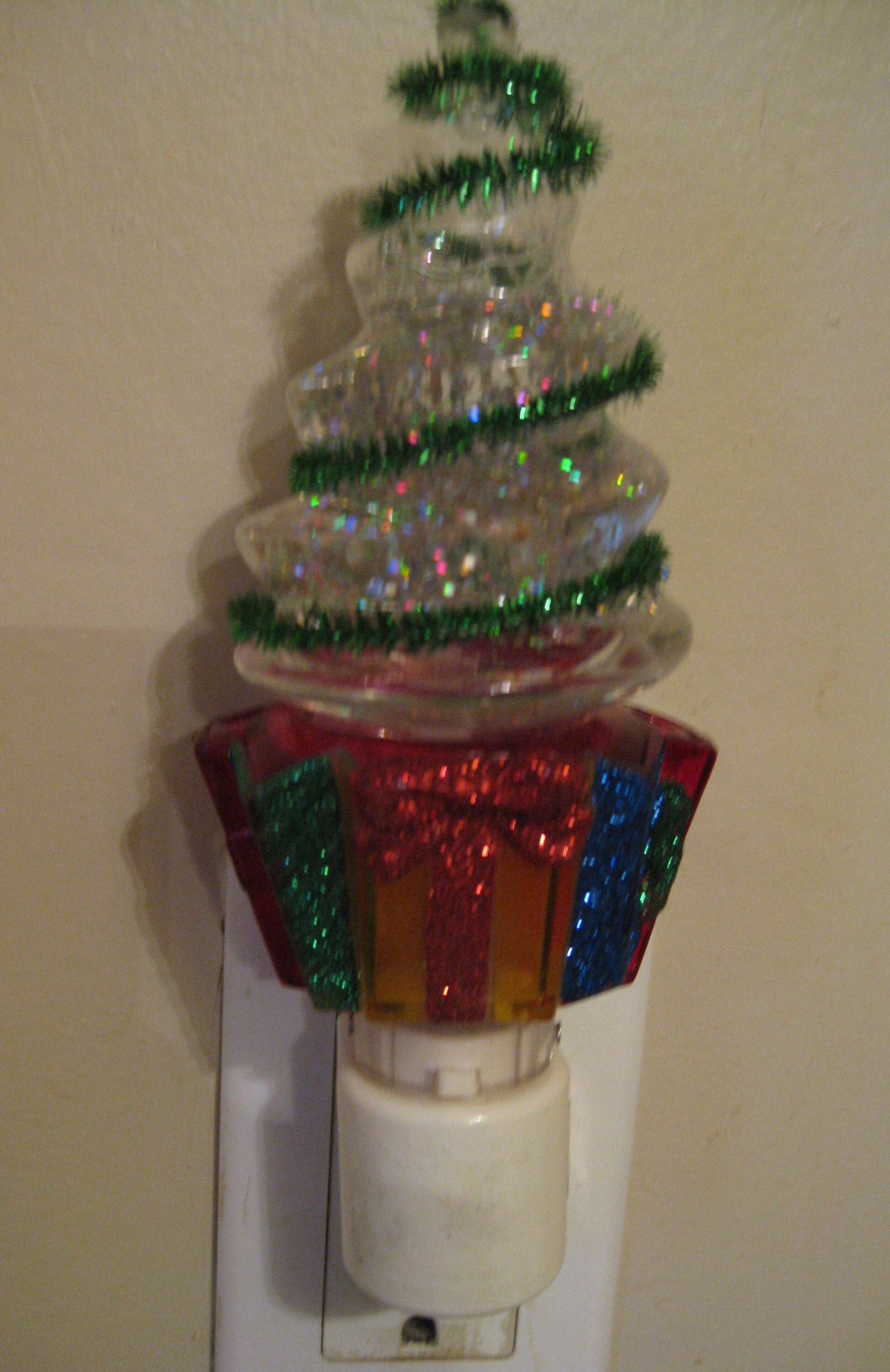 HUGE NIGH LIGHT Christmas Tree Lucite Liquid Inside Floating Sparkles ...