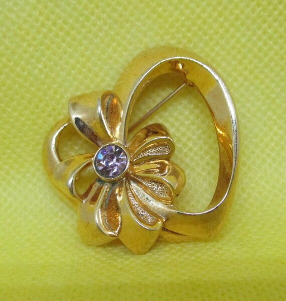Avon vintage brooch, pink - Gem Avon vintage brooch, pink - Gem