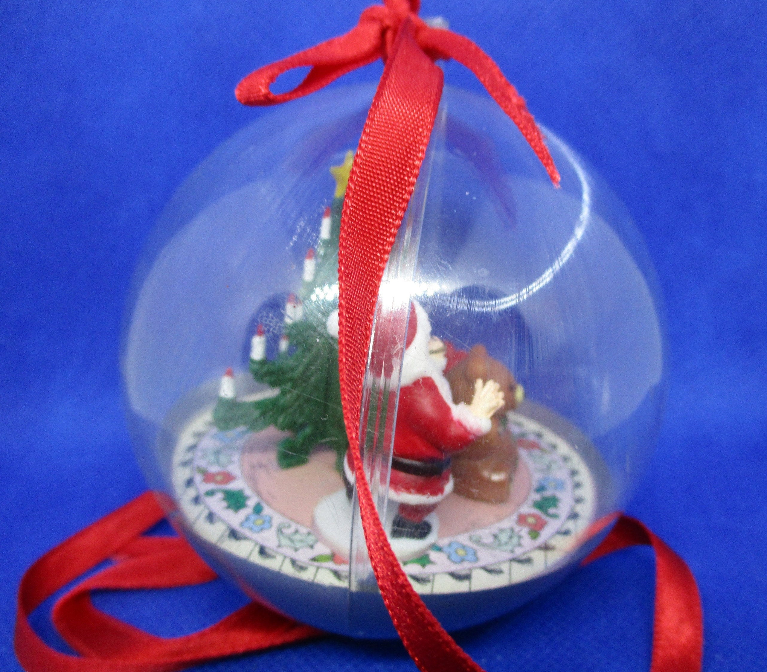 Christmas Bauble Ornament Christmas Scene Inside Clear Christmas Ball ...