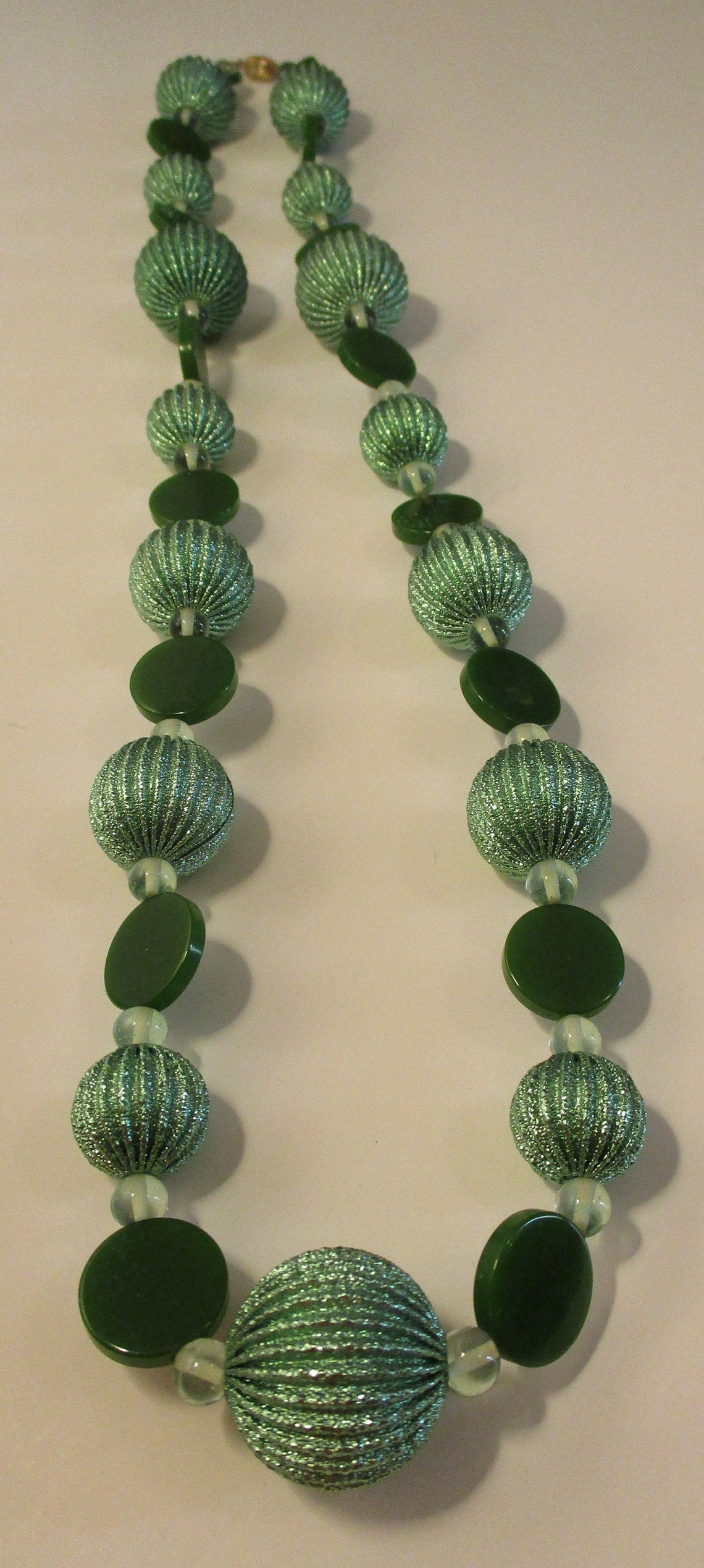 BAKELITE NECKLACE Green Bakelite Flat Disc Beads, Green Sparkle Ribbed ...