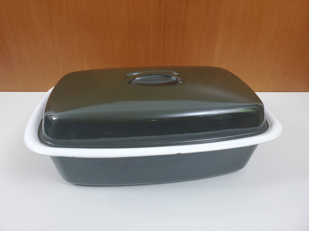 Kaj Franck Deep Enameled Cast Iron Roasting Pan in Dark Olive Green and ...
