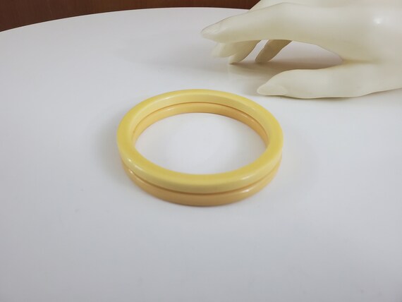 2 Vintage Bakelite Spacer Bangles - 2 Shades of Pale … - Gem