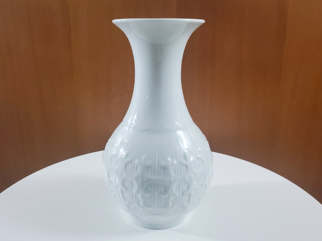 Royal Porzellan Porcelain Vase With Repeating Fleur De Lis Pattern ...
