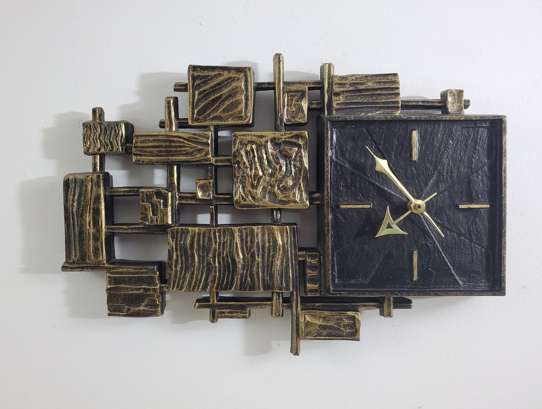 Vintage Syroco Brutalist Clock - Gold, Black Dart Industries - C Cell ...