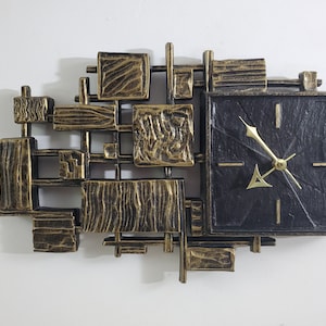 Vintage Syroco Brutalist Clock - Gold, Black Dart Industries - C Cell ...
