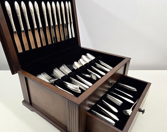 94 Pieces Lady Hamilton Silver Plate Flatware - Oneida, 1932 - 7 Piece ...