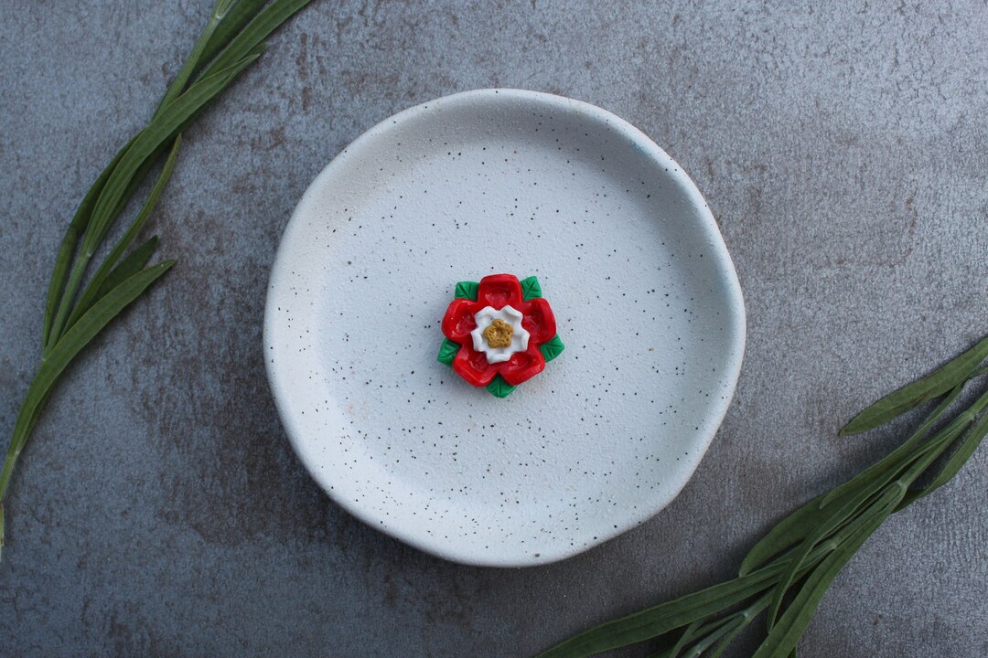 Tudor Rose Pin Badges - Etsy