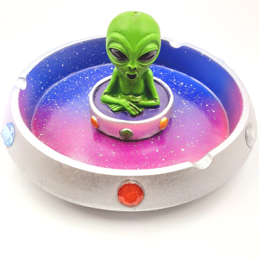 6" Alien in Flying Saucer Smoking Ashtray Multicolor - Etsy