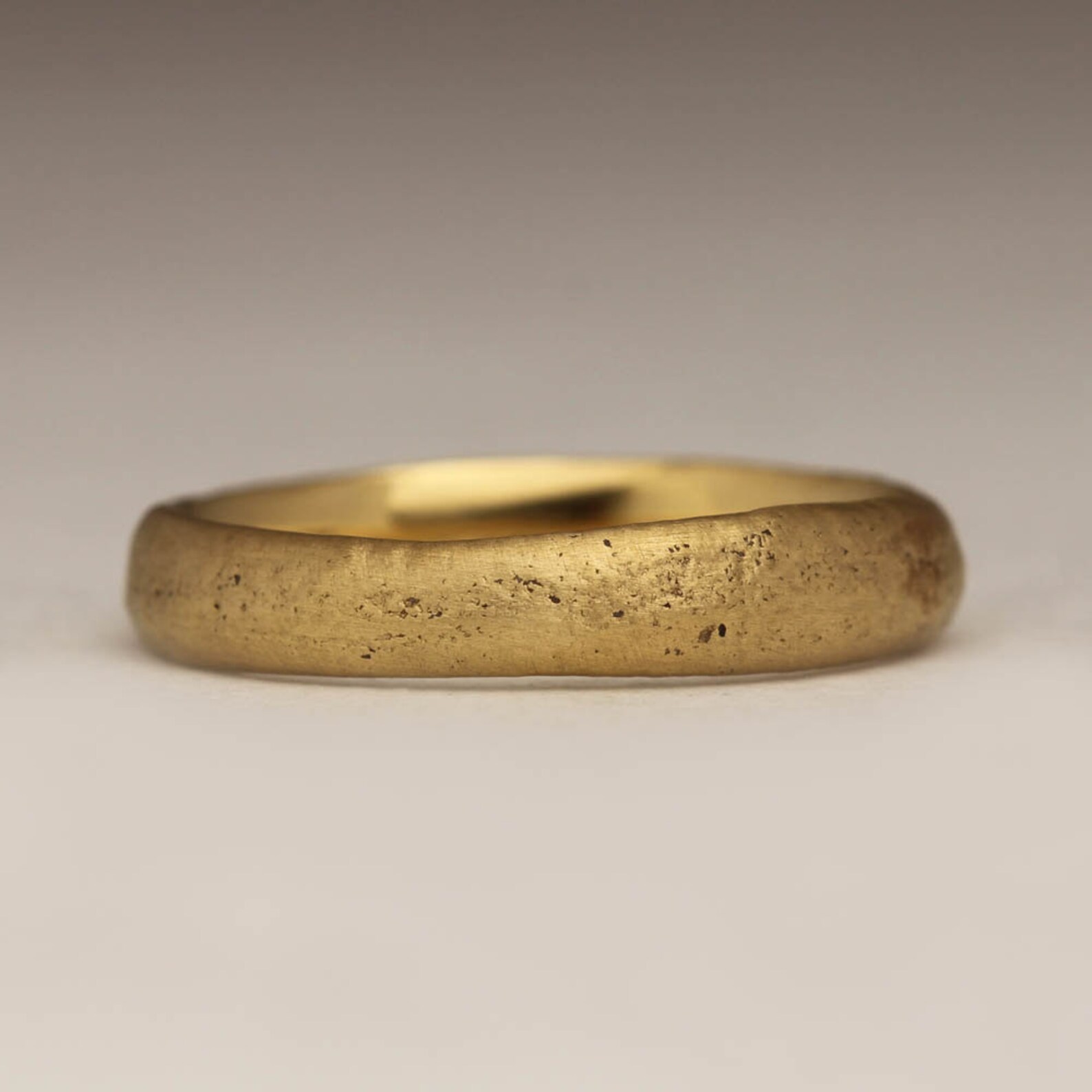 22ct Yellow Gold Ring Rustic Wedding Ring Contemporary - Etsy Denmark