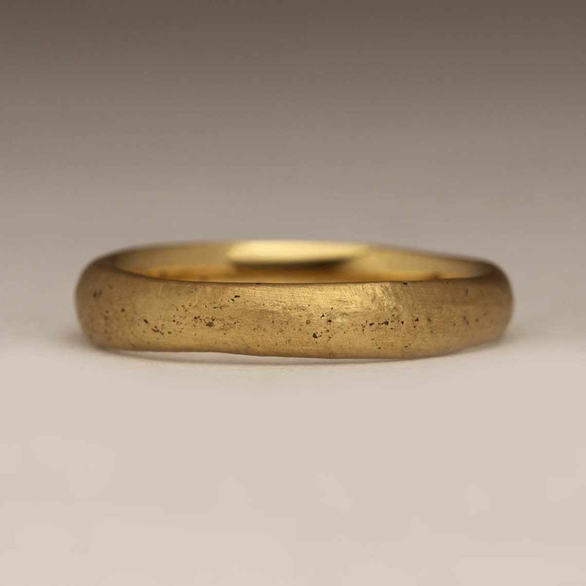 22ct Yellow Gold Ring Rustic Wedding Ring Contemporary - Etsy Denmark