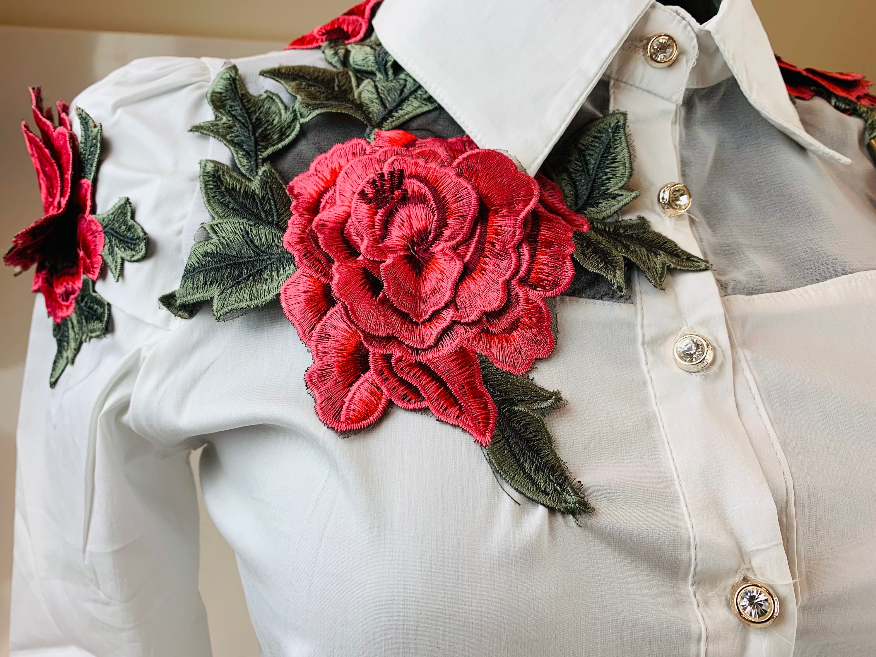 White Flower Applique Blouse With Labels Lace Blouse With White Flower Applique Blouse With Labels Lace Blouse With