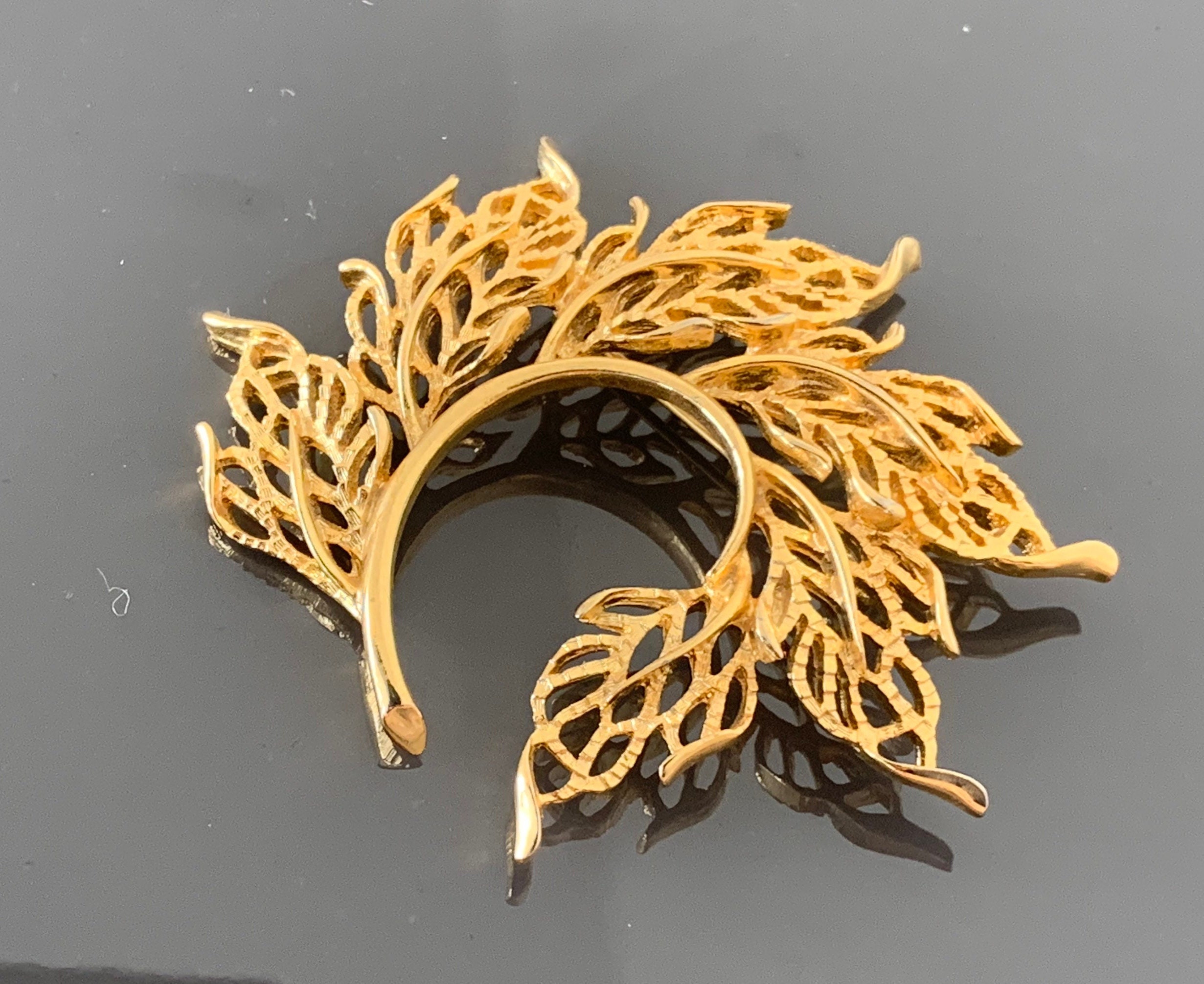 Vintage Gold Wreath Brooch Oak Leaf Brooch Round Floral Brooch Textured ...