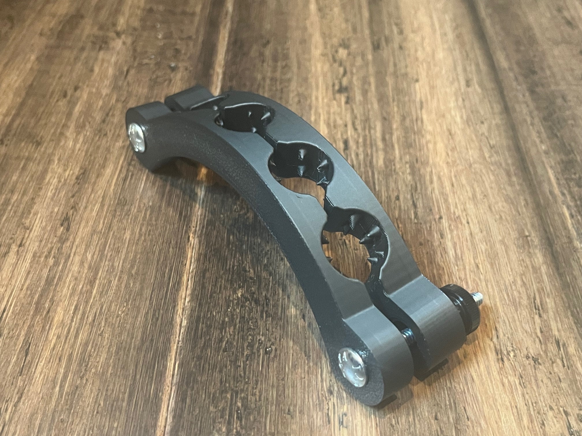 Devil's Handshake Spiked Clamp Torture Fingers Hand — Sharp Pointed Things