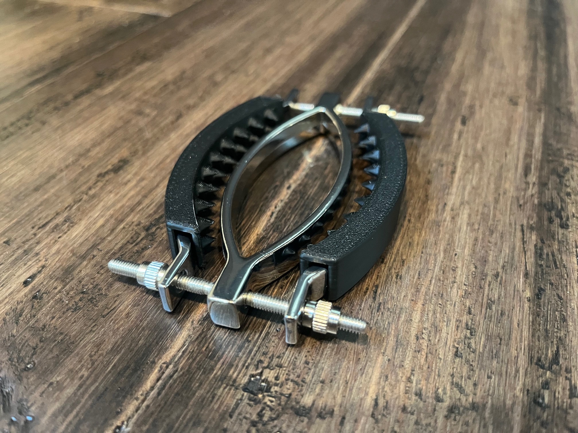 Spiked Labia Clamp Sharp Torture Sadism — Sharp Pointed Things