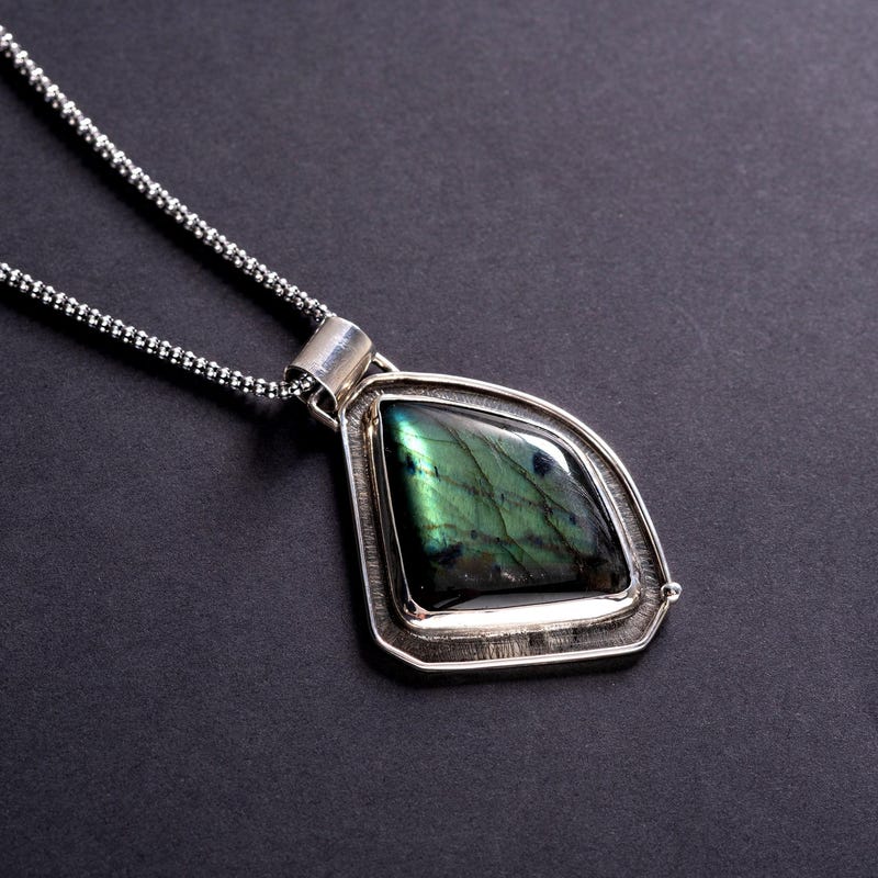 Spectrolite Pendant - Etsy