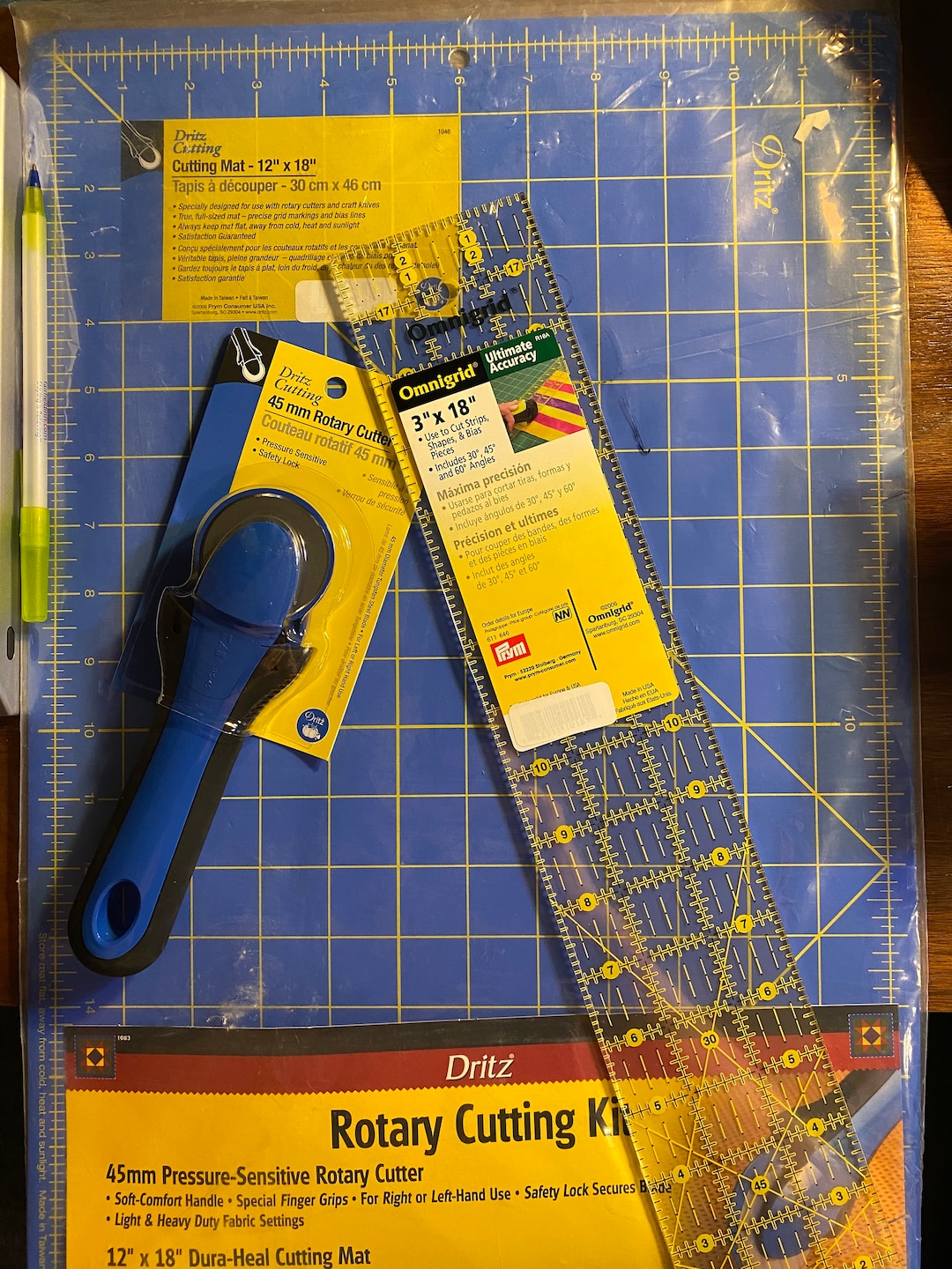 Dritz Set Sewing / Quilting 1) Rotary Cutter 2) Cutting Mat / Board 3 ...