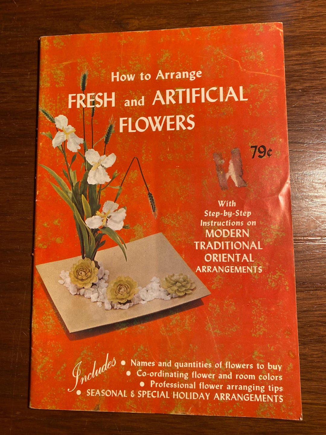 How to Arrange Fresh and Artificial Flowers - C1960s - Learn Flower ...
