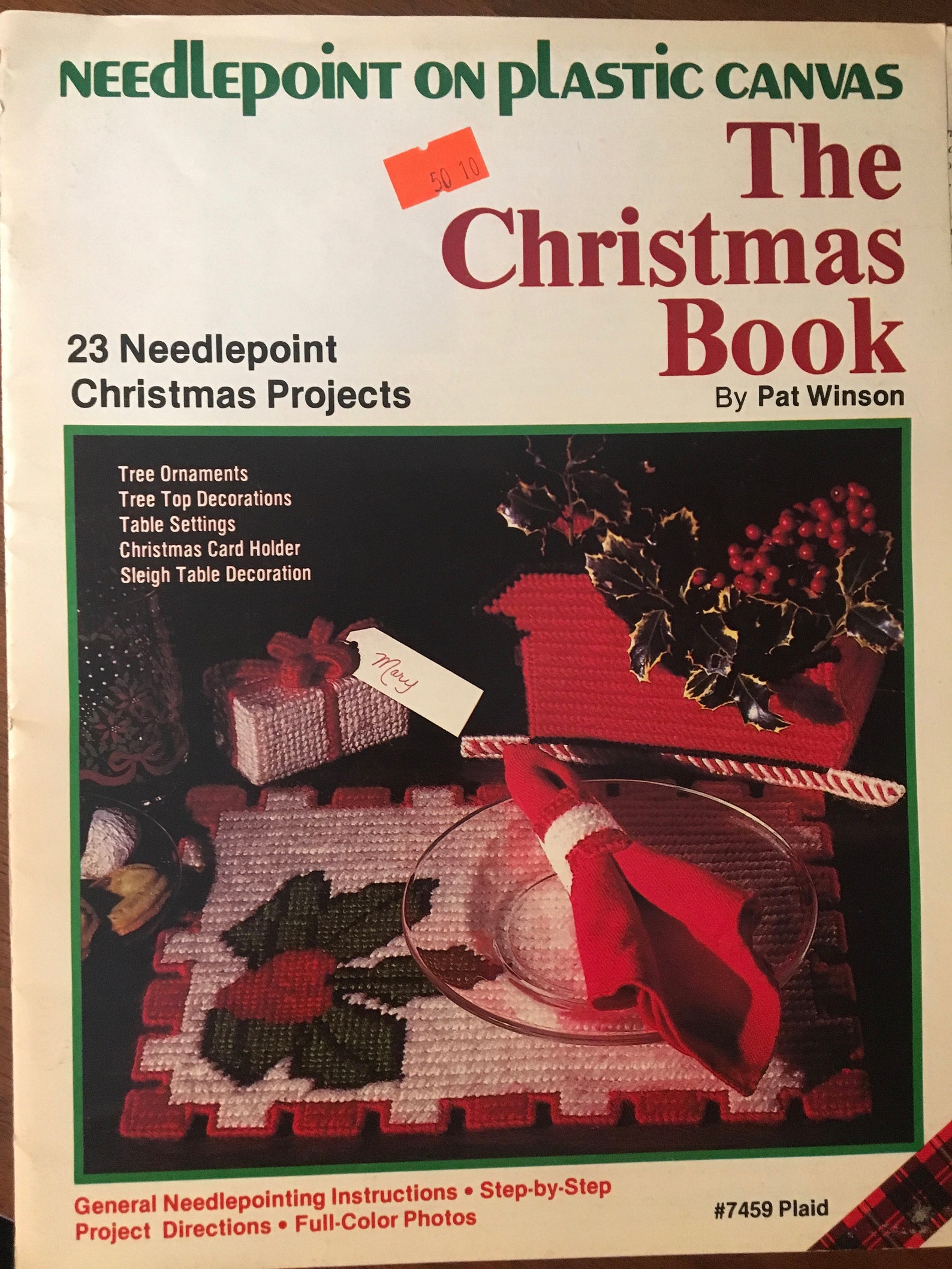 Needlepoint on Plastic Canvas the CHRISTMAS Book - 23 Needlepoint ...