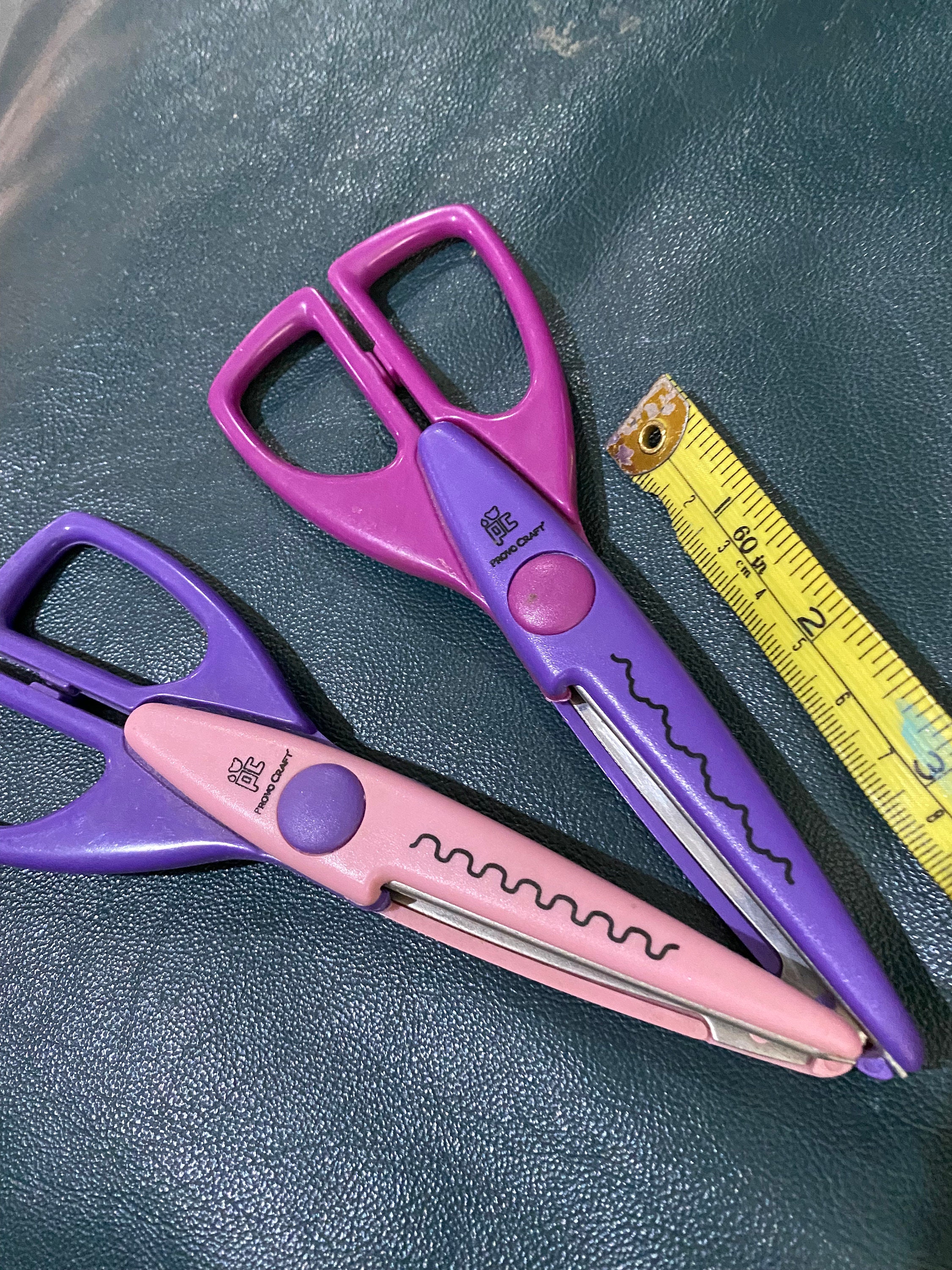 Scissors Paper Cutting Decorative Scallop Edge Design Cutting - Provo ...