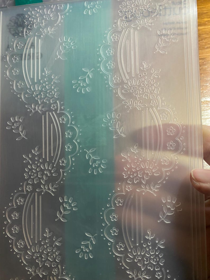 Anna Griffin Circuit Cuttlebug Embossing Folder Pick: Circular Grid ...
