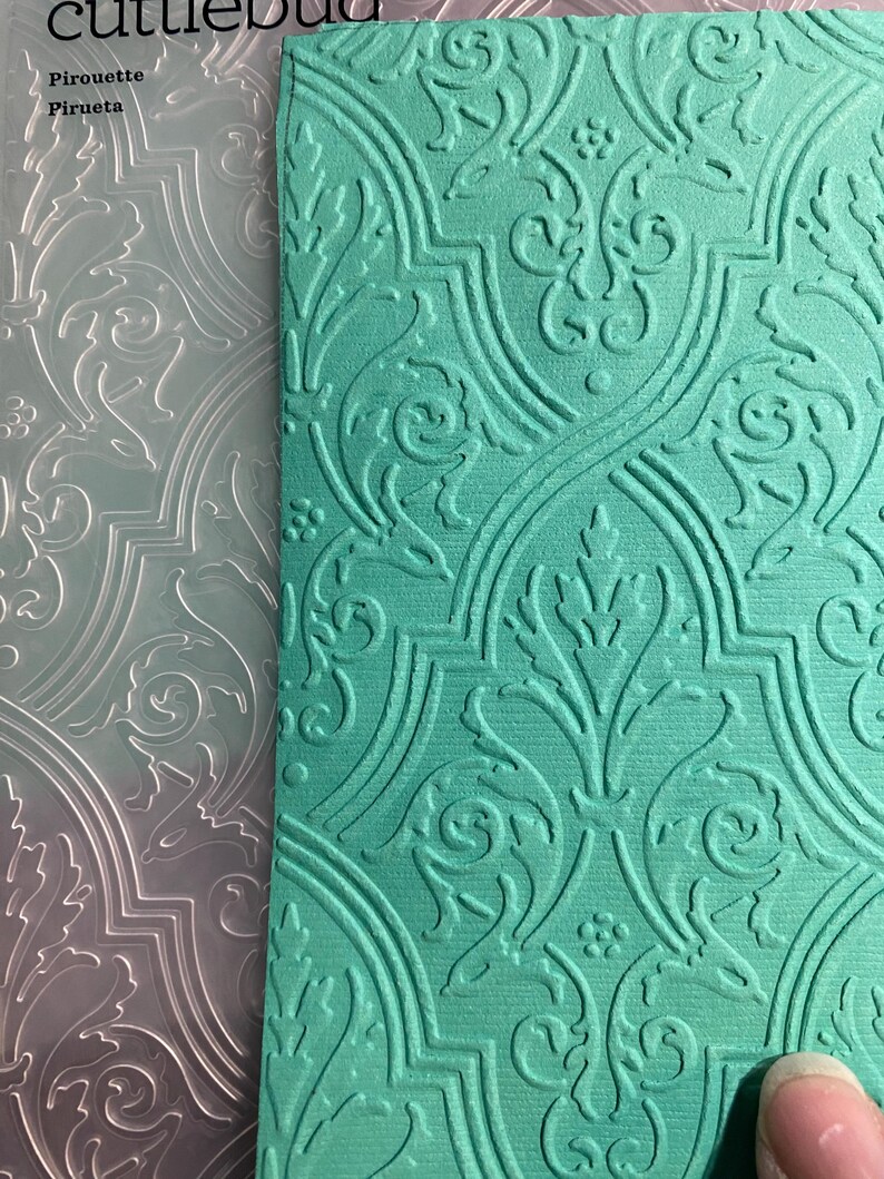 Anna Griffin Circuit Cuttlebug Embossing Folder Lace Pick: Acanthus ...