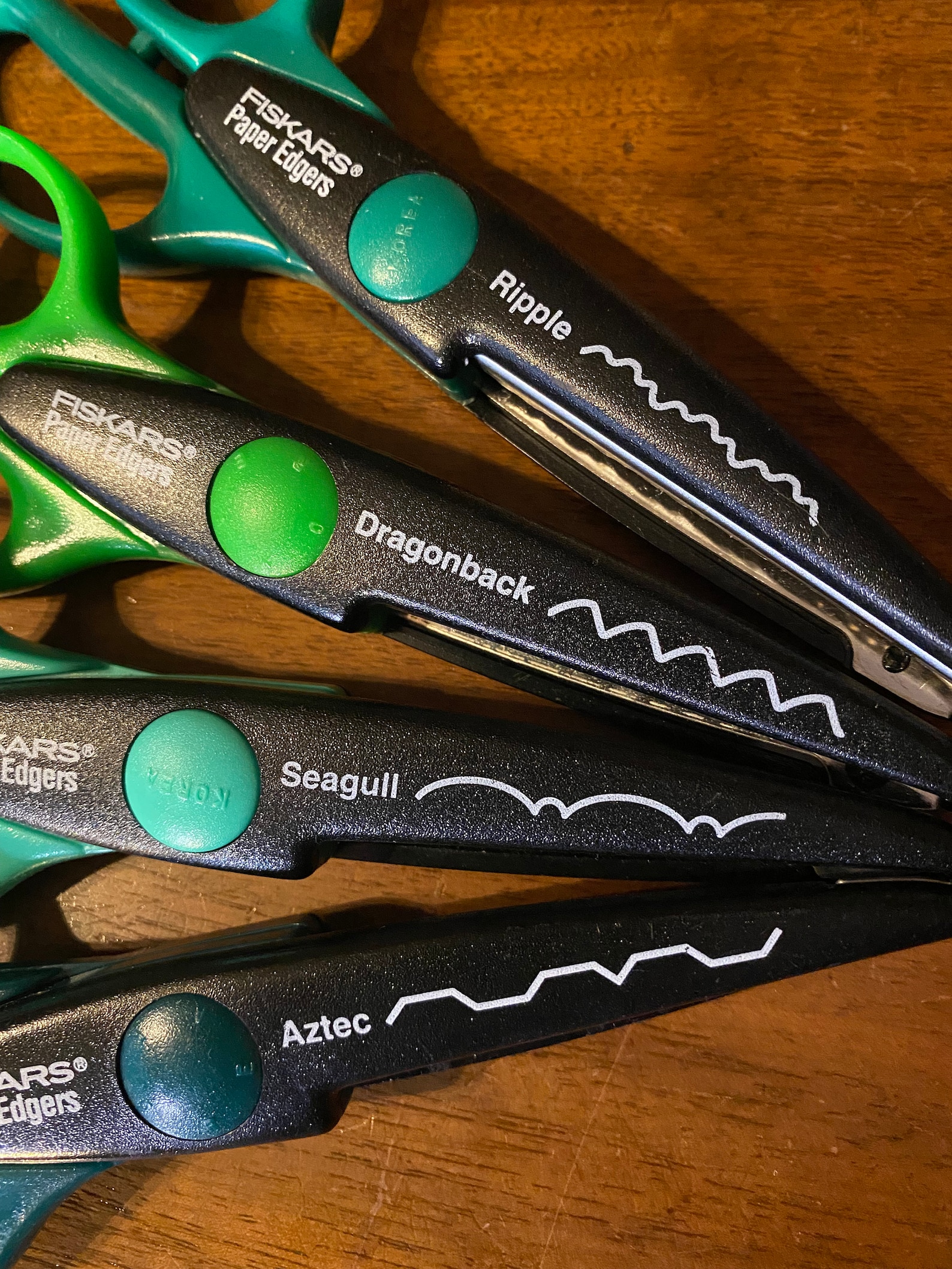 Fiskars Scissors Paper Edgers Cutting Decorative Scallop Edge Design ...