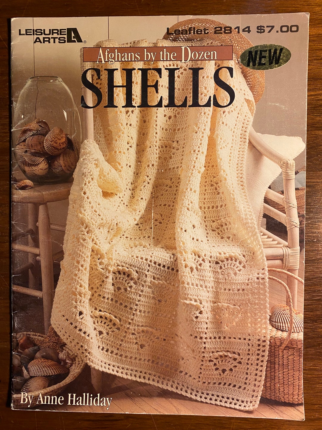 Afghans by the Dozen Shells - Crochet Throws - Anne Halliday - Leisure ...