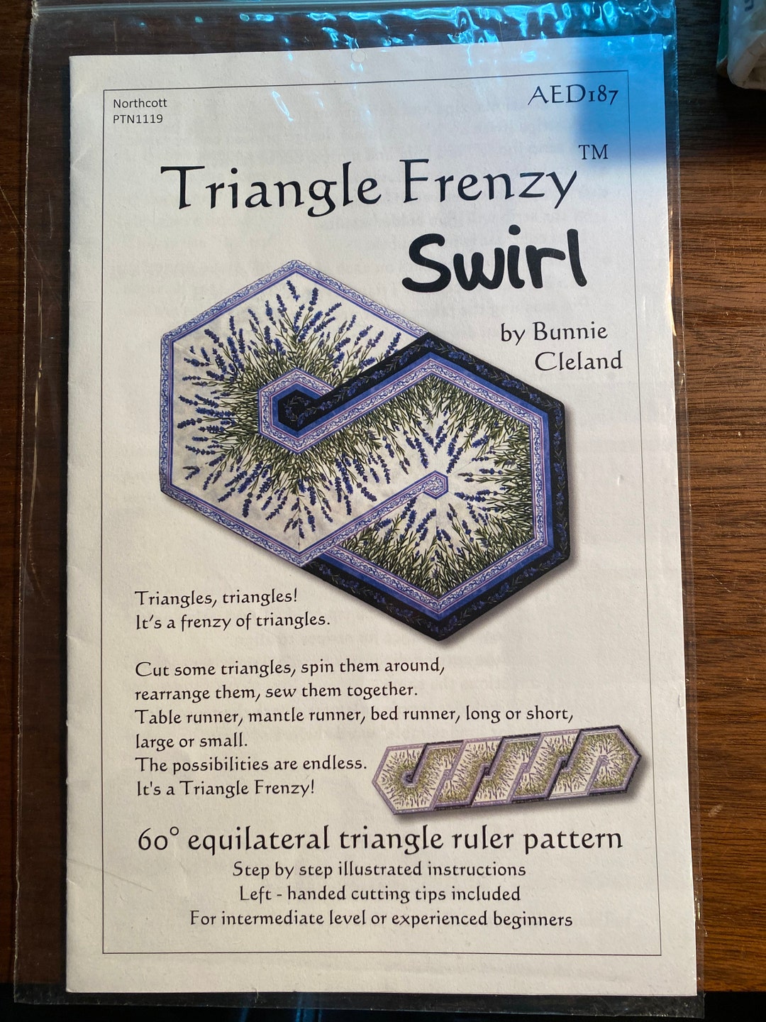 Triangle Frenzy Swirl Table Runner Bunnie Cleland Use Border Print ...