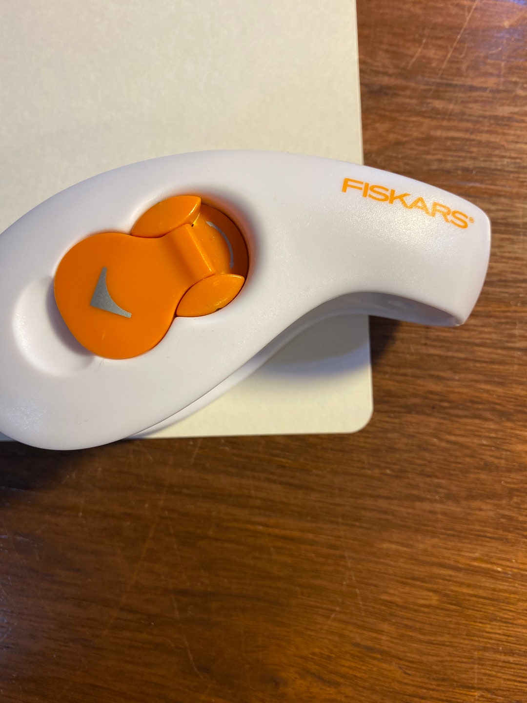 Corner Rounder Fiskars Shape Designs for Page / Paper Edge / Punch ...