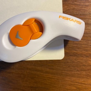 Corner Rounder Fiskars Shape Designs for Page / Paper Edge / Punch ...