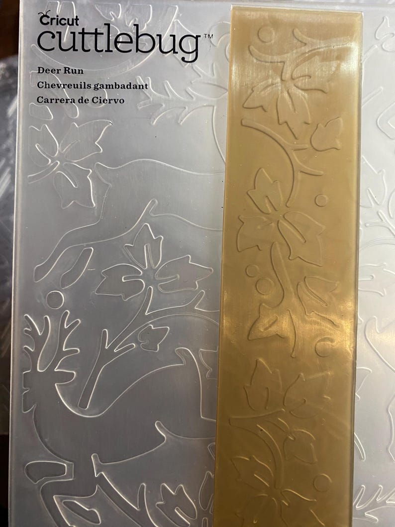 Anna Griffin Circuit Cuttlebug Embossing Folder Christmas Pick: Deer ...