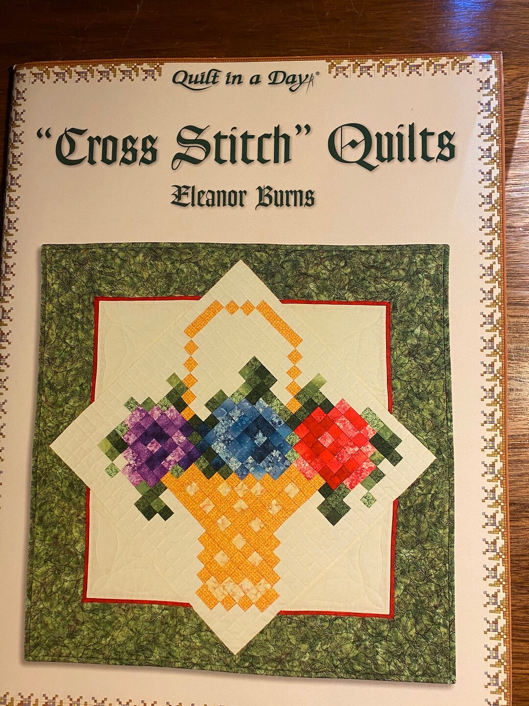 Cross Stitch Quilts: Quilt in a Day - Eleanor Burns - 2000 - Easy ...